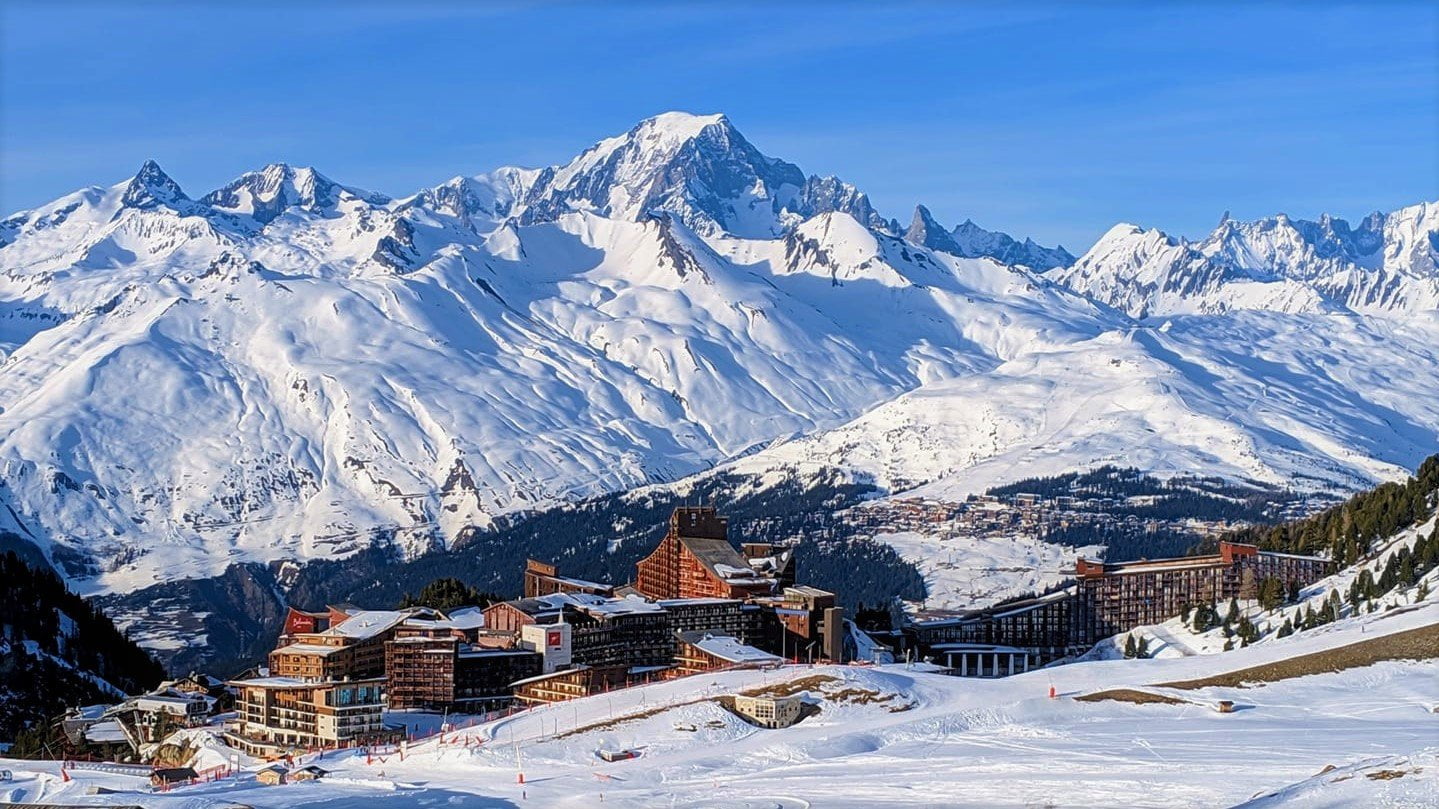 Les Arcs to Geneva airport Private Transfer | Book Online