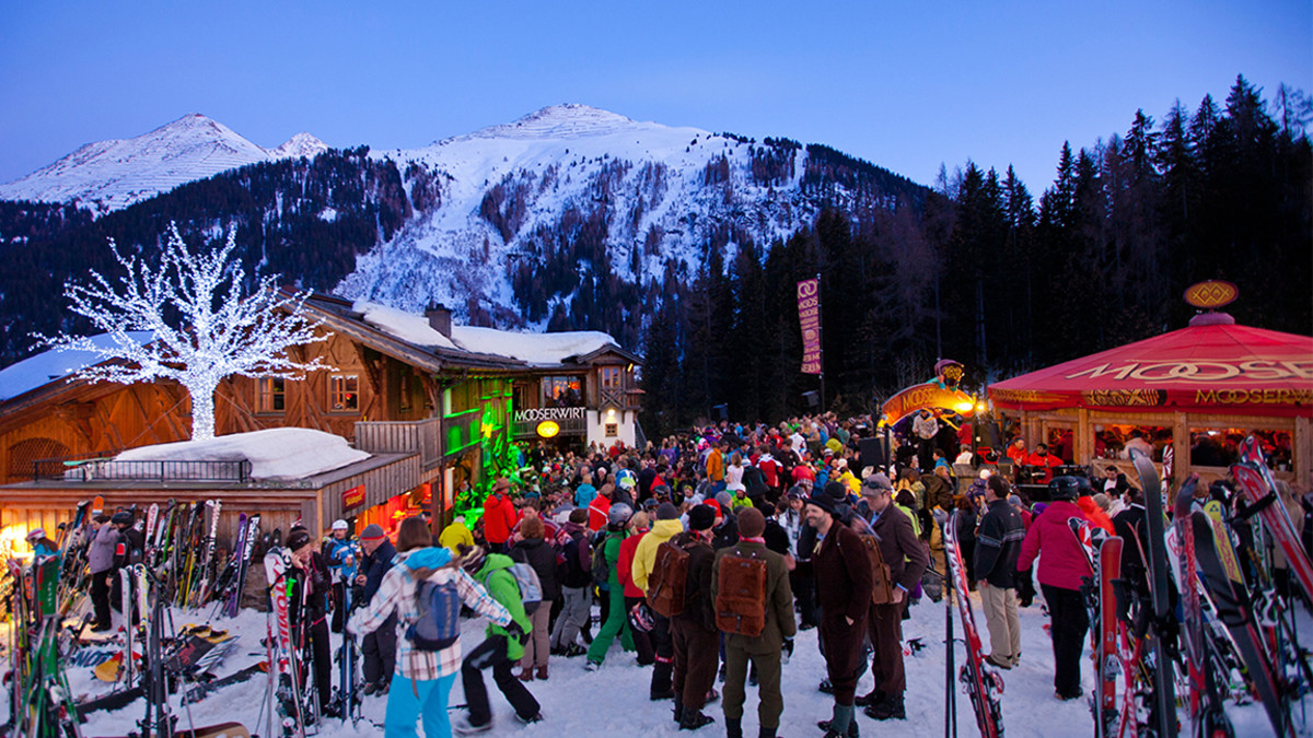Top Après-Ski Nightlife in the Swiss Alps: Where to Party After Skiing